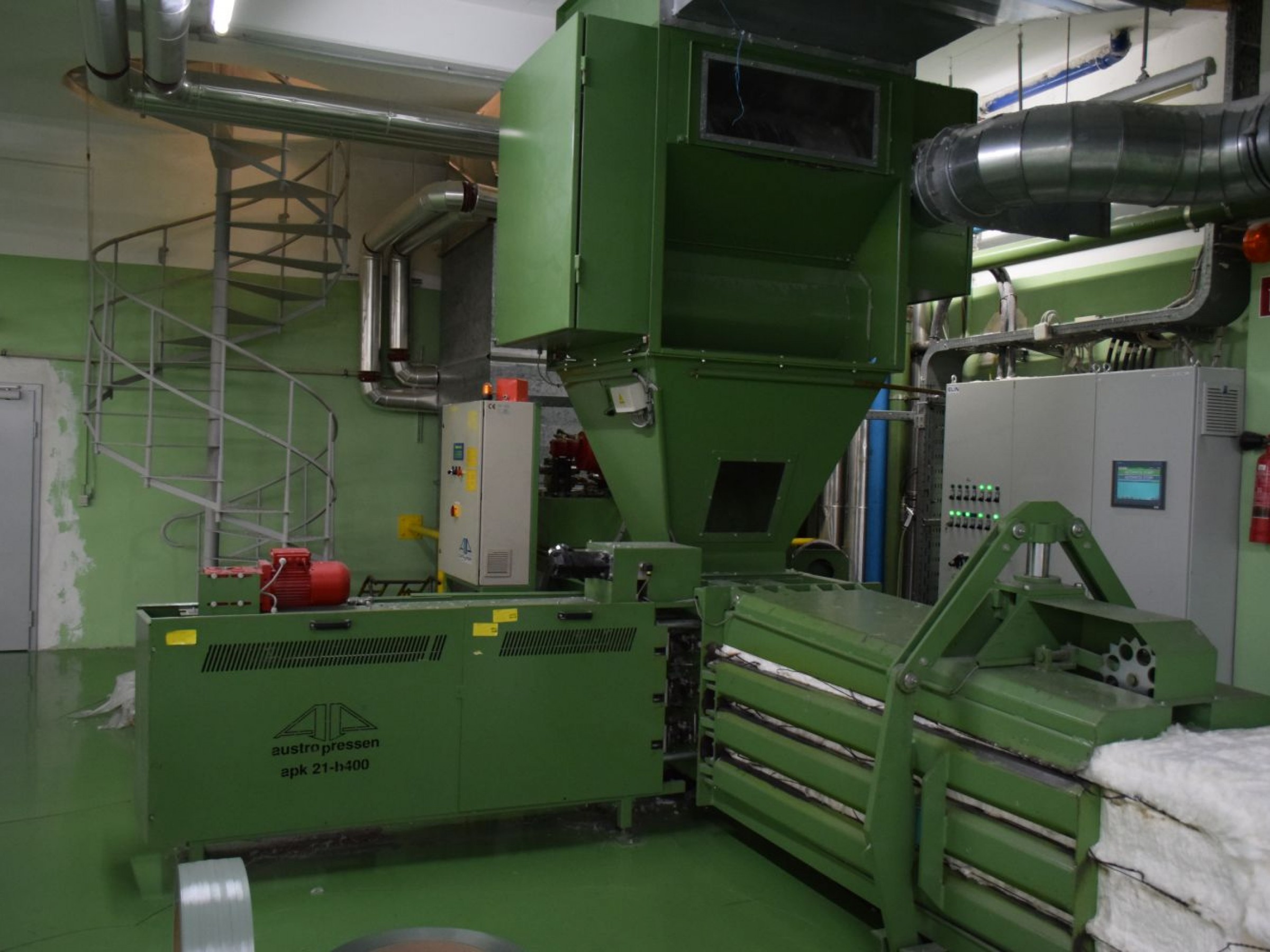 Lot of (11) Bale Presses | Gibbs International